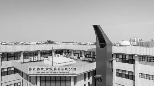 Red Elevator | WABISABI